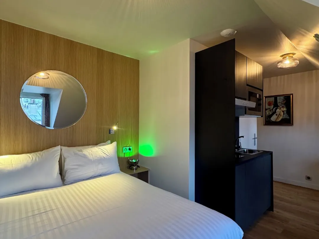 Hôtel Montmartre - Nouvellement Rénové - Val-de-Marne