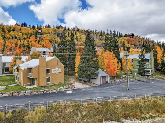 Mountain Adventure Retreat With Cozy Fireplace - Inviting Haven - Brian Head, UT