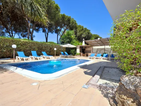 Spacious Retreat With Prime Location, Private Pool, Snooker, Free Ac & Wifi - Vilamoura