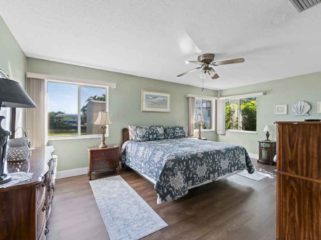 Screened Porch With Canal View And Games - Charming Vintage Oasis - Port Charlotte, FL