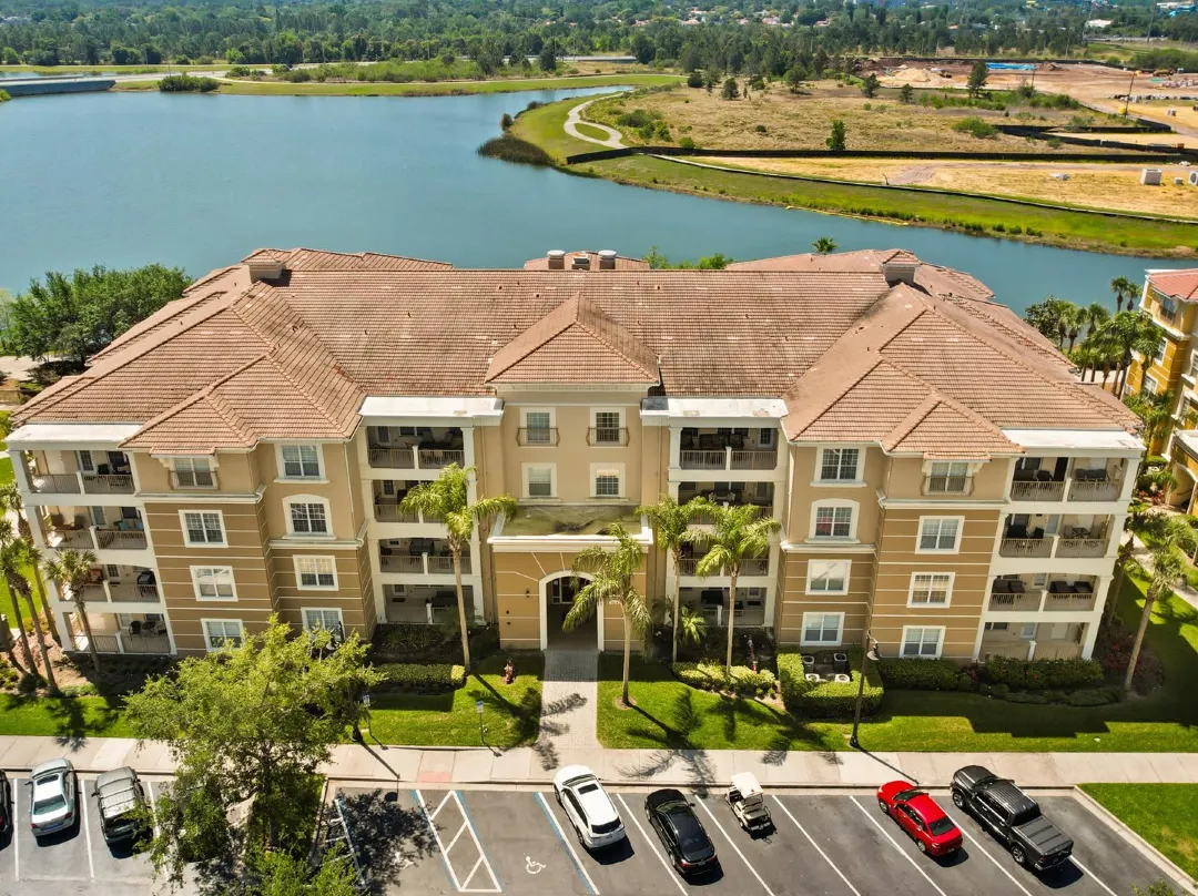 Serene Lake Views And Resort Amenities - Spacious Family Haven - Orlando