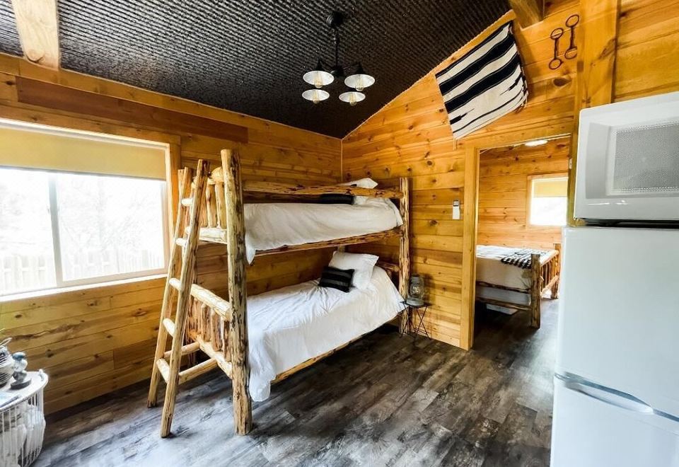 Bunk House At Gold Creek: Rustic Lux Cabin Near Mt. Rushmore & Custer ...