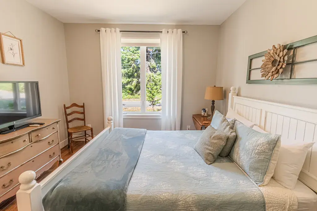 Spacious Deck And Hot Tub - Gorgeous Beach Haven - Rockaway Beach, OR