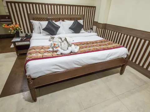 Hotel Aryaas - Tirunelveli