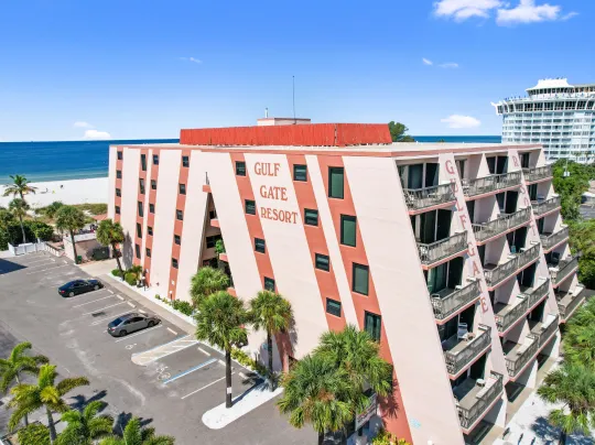 Boca Ciega Bay Views And Beach Access - Cozy Family Retreat - St. Pete Beach, FL