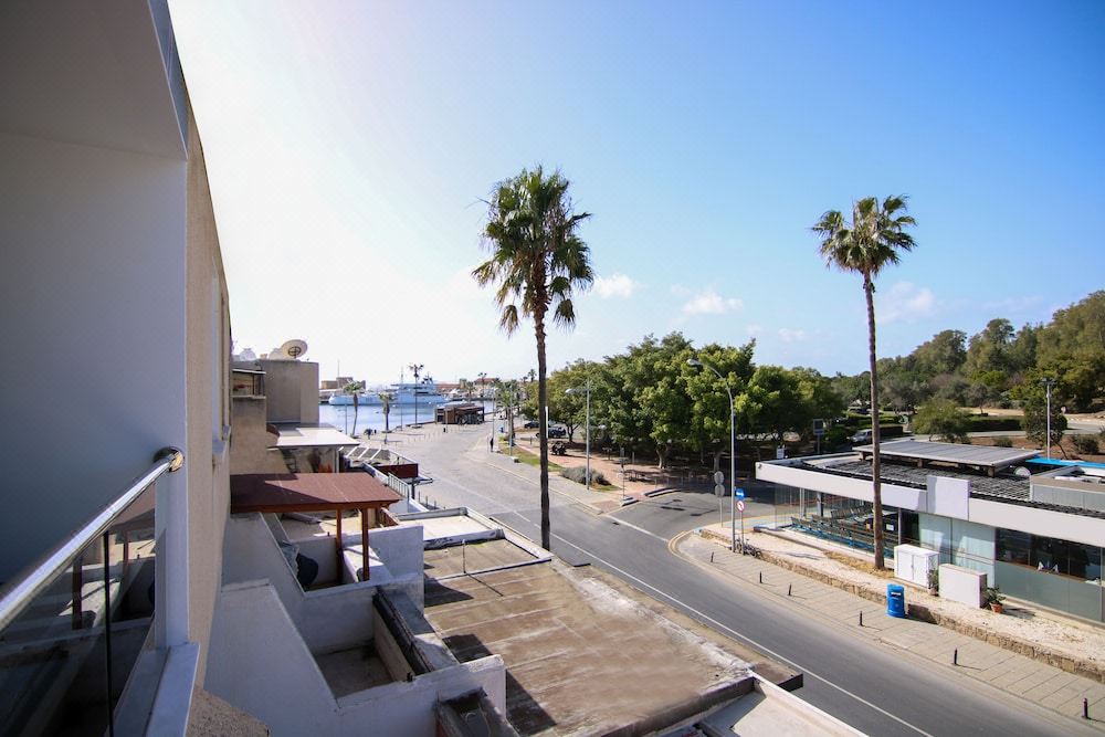 Phaedrus Living: Seaside Deluxe Flat Harbour 106 - Paphos
