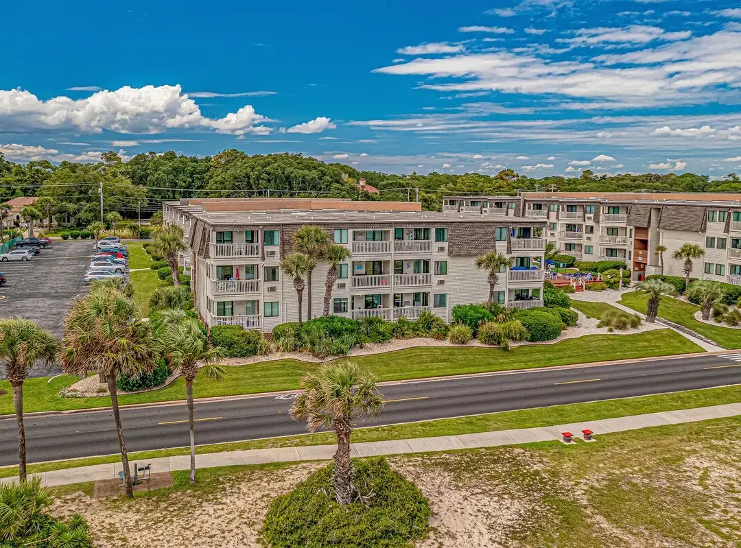 Unobstructed Ocean Views And Easy Access - Charming Beachfront Haven - Myrtle Beach