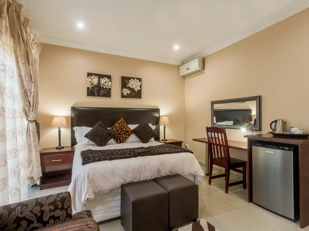 Ezulwini Guest House - Relaxing Queen Room With Balcony In Balito, South Afirca - Ballito