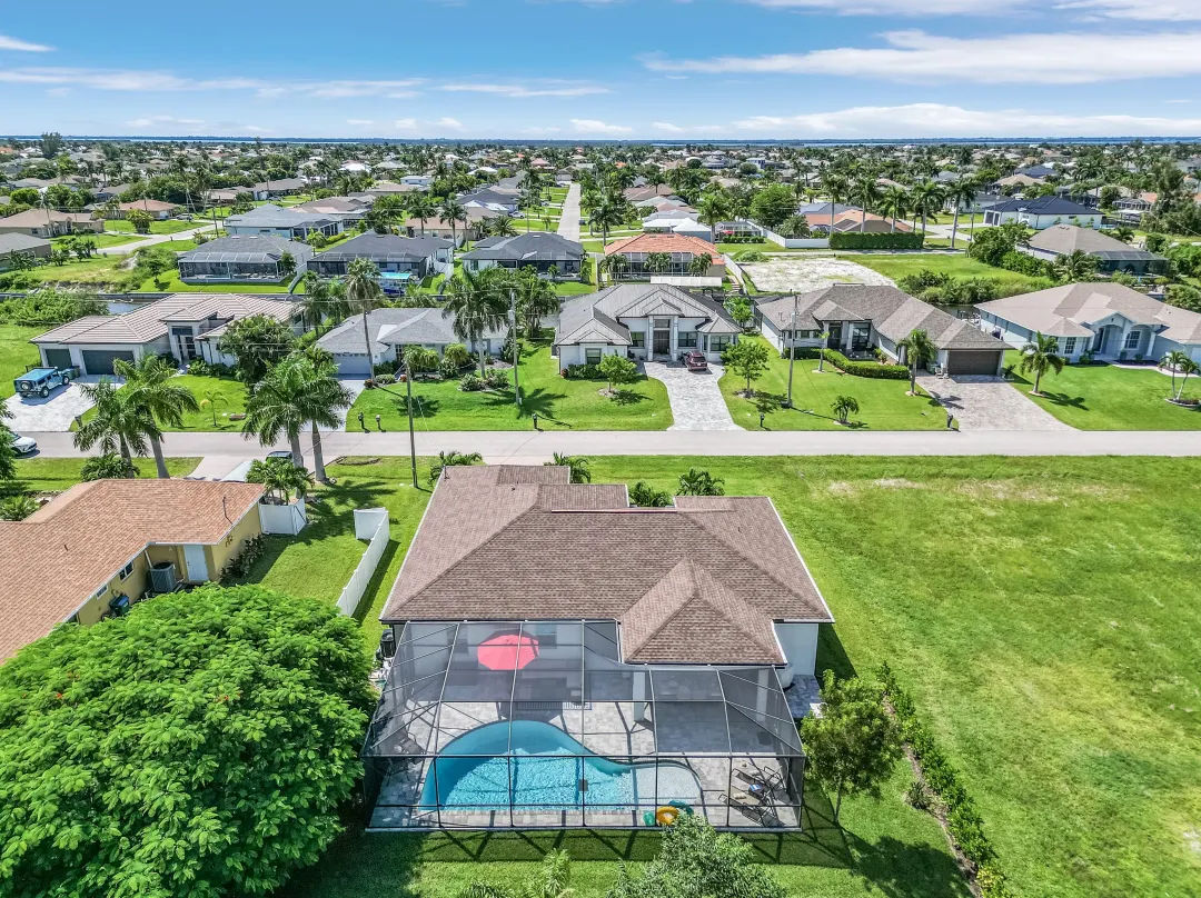 Heated Pool And Gourmet Kitchen - Chic Modern Retreat - Cape Coral, FL