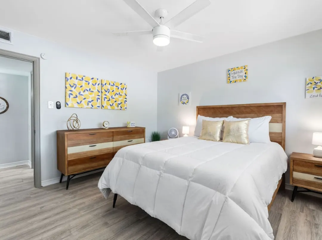 Stylish Comfort And Vibrant Location - Inviting Retreat - Dallas, TX