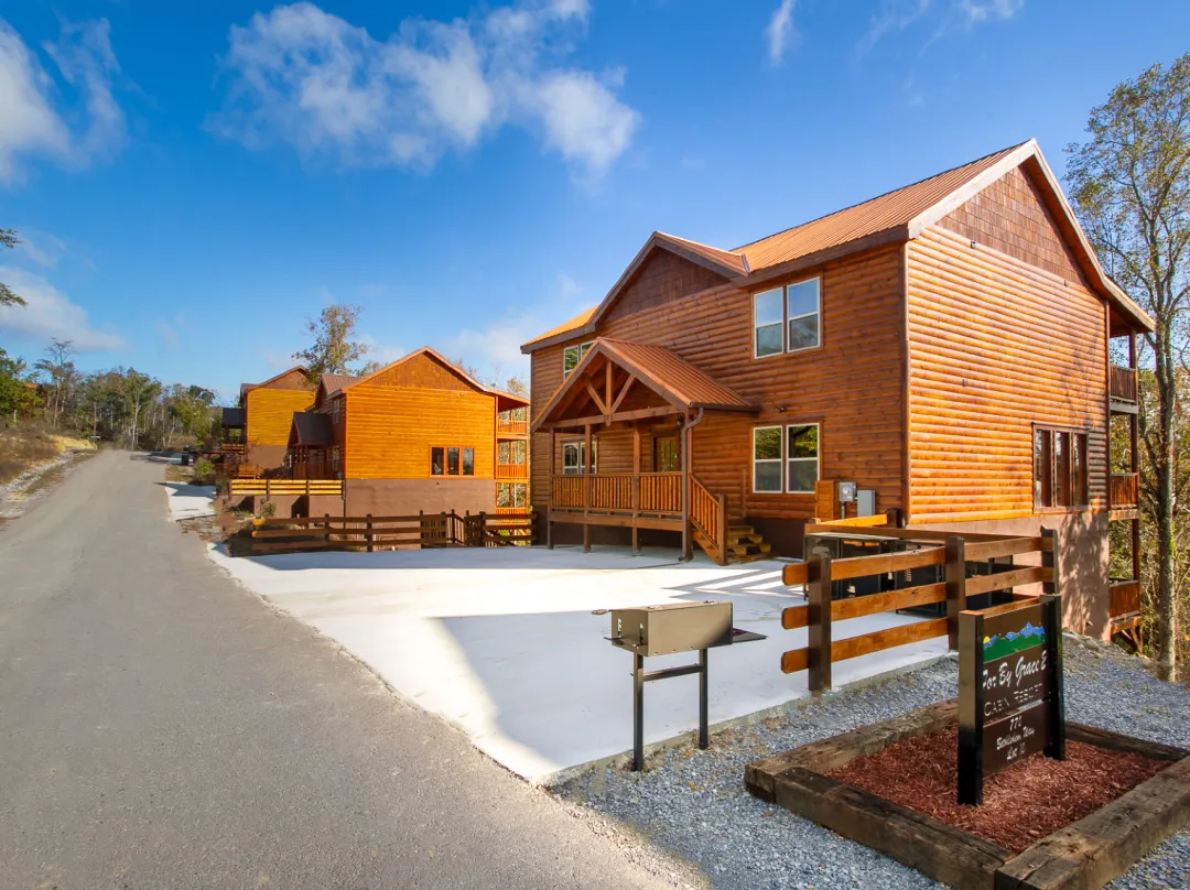 Private Indoor Pool, Hot Tub, Theater Room - Stunning Modern Retreat - Pigeon Forge, TN