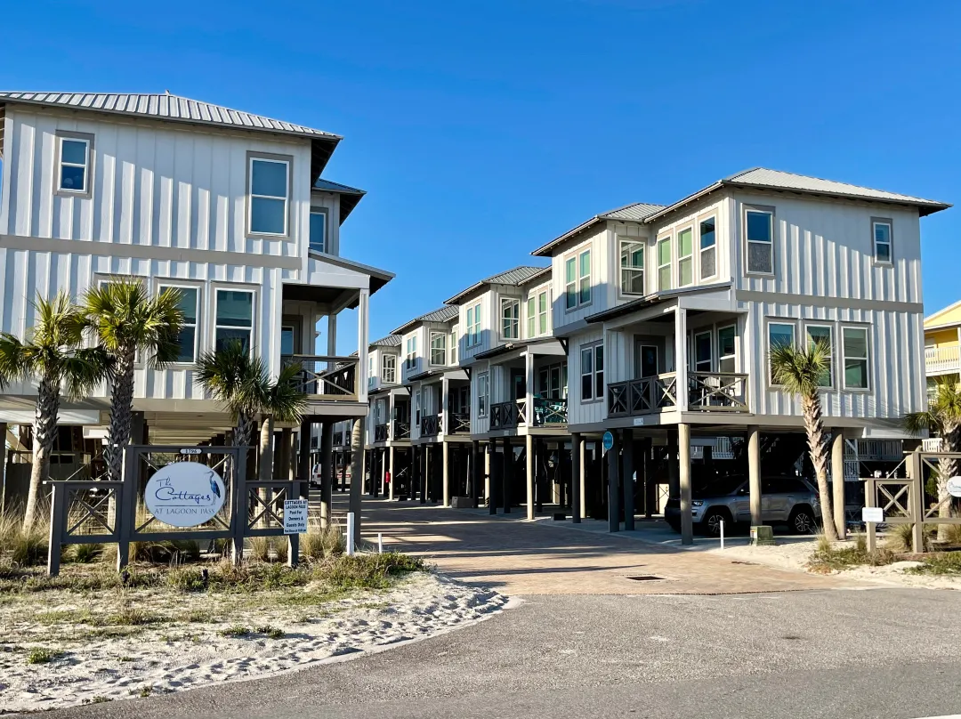 Lagoon Views And Year-round Pool Access - Charming Coastal Retreat - Gulf Shores, AL
