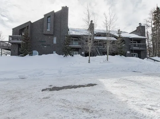 Cozy Kitchen And Entertainment - Charming Mountain Retreat - Brian Head, UT