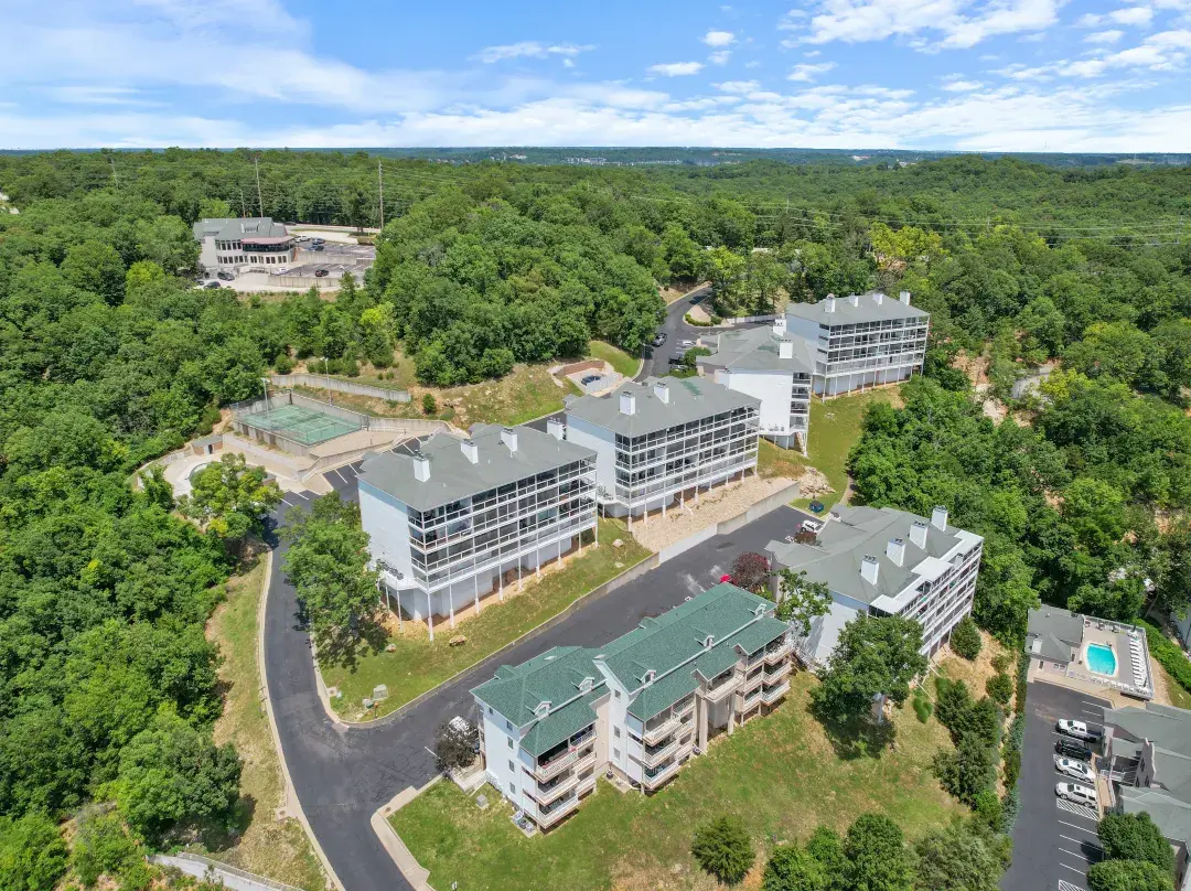 Breathtaking Lake Views And Communal Pool Access - Stunning Oasis - Lake Ozark, MO