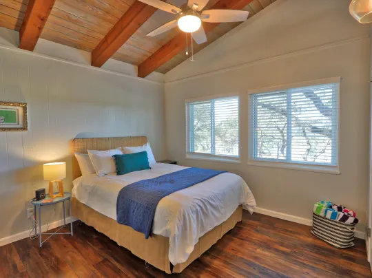 Cozy Kitchen And Scenic Outdoor Seating - Charming Oasis - Canyon Lake, TX