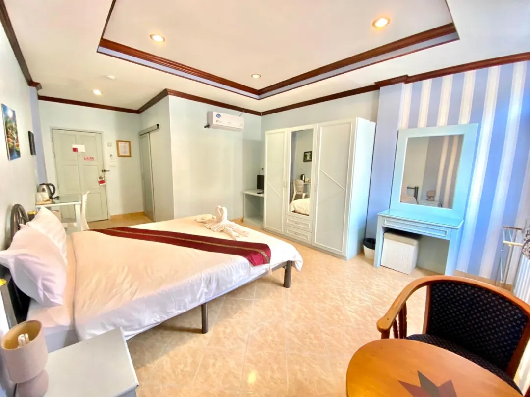 Lan Baanburi - Patong Beach