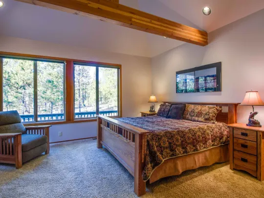 Private Hot Tub And Cozy Fireplaces - Spacious Sunriver Escape - Sunriver