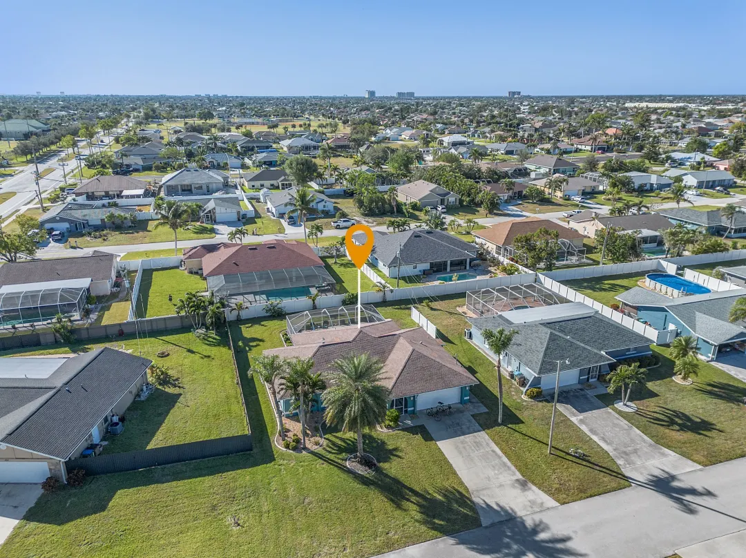 Heated Saltwater Pool And Outdoor Paradise - Stunning Tropical Oasis - North Fort Myers, FL