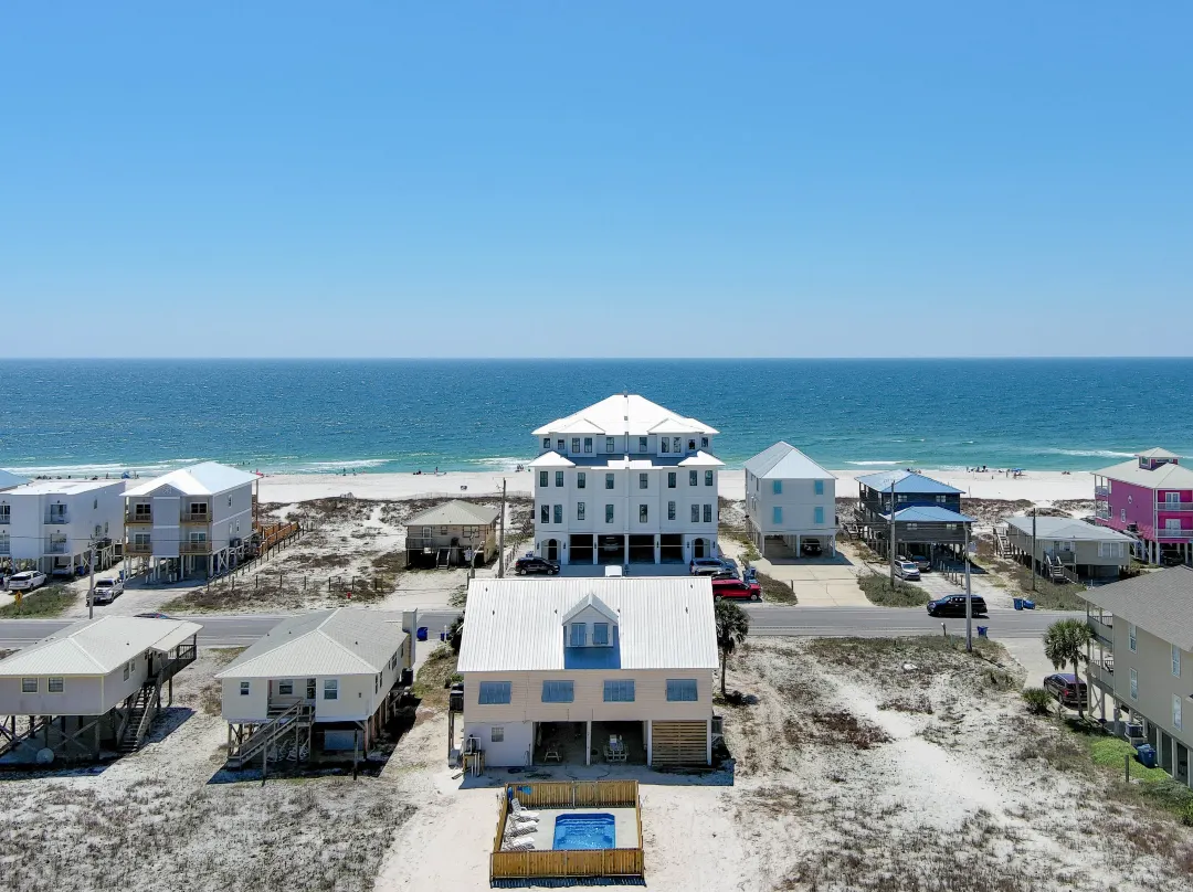 Gulf Views, Private Outdoor Pool And Spacious Areas - Charming Coastal Escape - Gulf Shores, AL