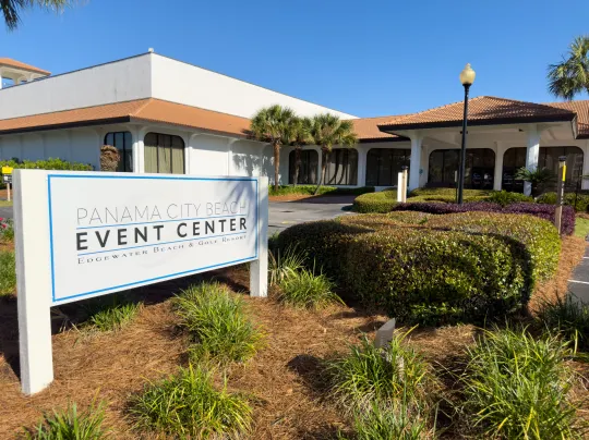 Stunning Golf And Pond Views With Resort Amenities - Gorgeous Coastal Haven - Panama