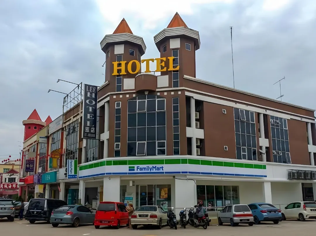 Lee Hotel - Yong Peng