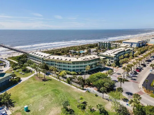 Ocean View And Pool Access - Charming Oceanfront Sanctuary - Mount Pleasant, SC