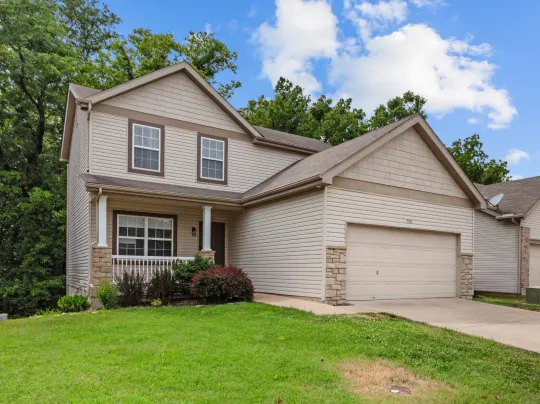 Perfect For Large Groups And Family Gatherings - Stunning Spacious Retreat - O'Fallon, MO