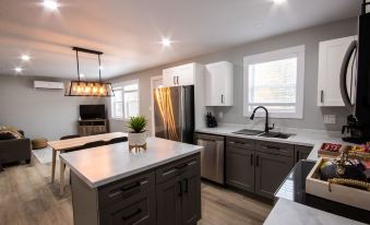Modern 4 bedroom, 2 living room overlooking creek (Carleton County ...