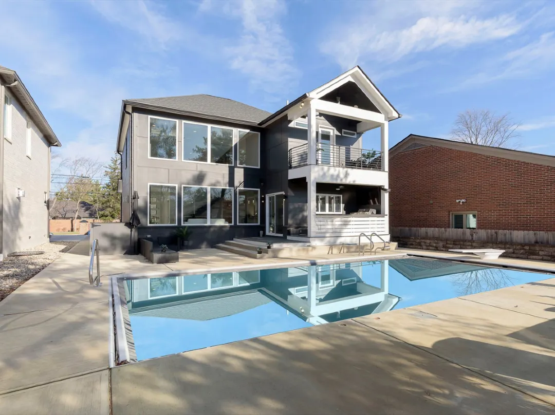 Heated Pool And Outdoor Kitchen - Stunning Modern Retreat - Indianapolis, IN