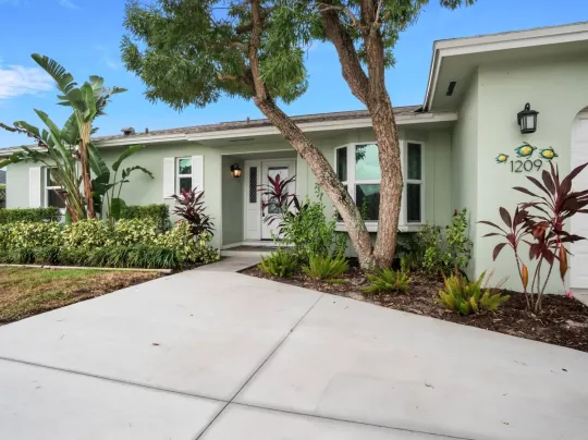 Heated And Chilled Pool With Outdoor Fire Pit - Inviting Family Retreat - Marco Island, FL