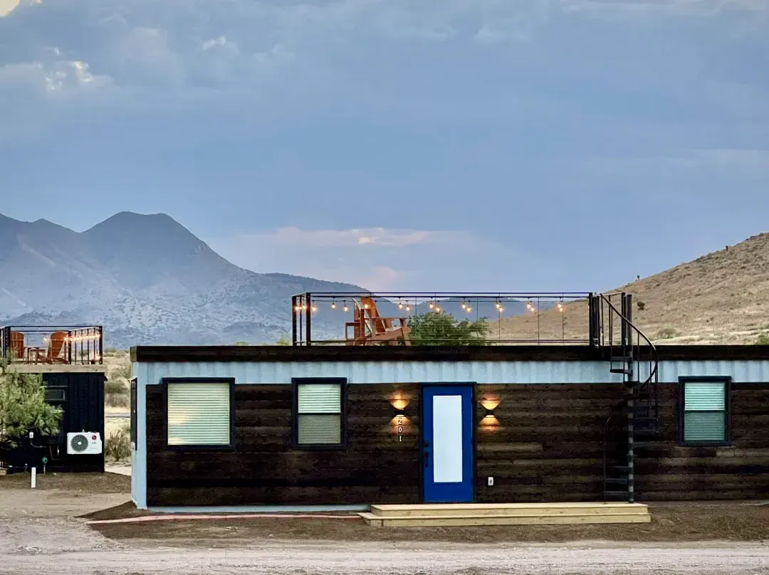 Rooftop Deck And Custom Kitchen Amenities - Stunning Rustic Retreat - Alpine, TX