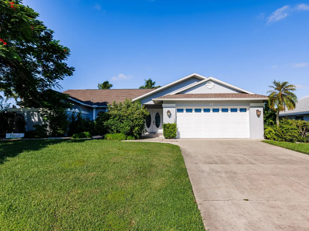 Sparkling Pool And Serene Lake Views - Luxurious Family Getaway - Cape Coral, FL