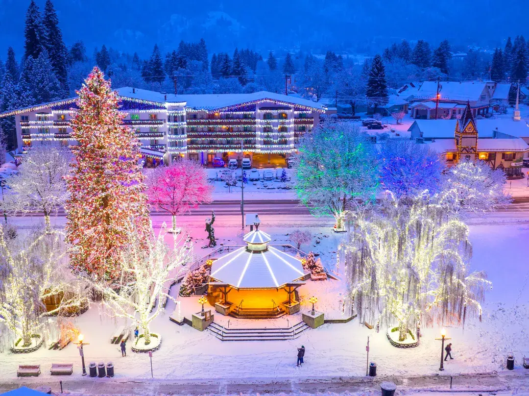 Private Dock And Sweeping Lake Views - Spacious Family Retreat - Lake Chelan, WA