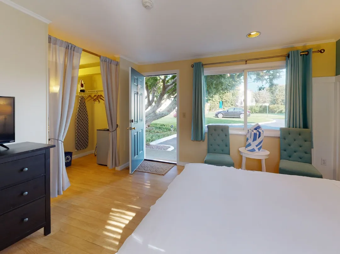 Breezeway Resort - Rhode Island