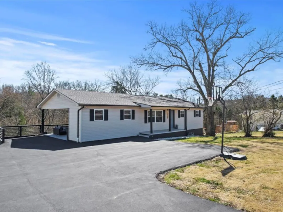 Spacious Outdoor Deck And Fire Pit Bliss - Cozy Tranquil Retreat - Knoxville