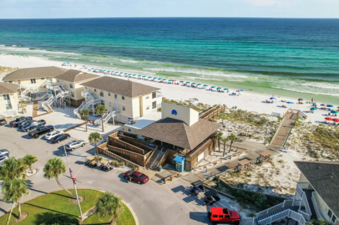Free Beach Chair Service And Spacious Deck - Charming Coastal Retreat - Destin, FL