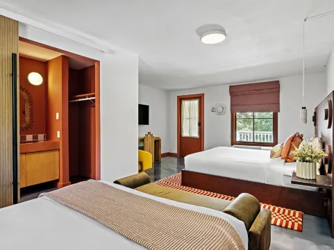 Gruene Outpost River Lodge - New Braunfels, TX