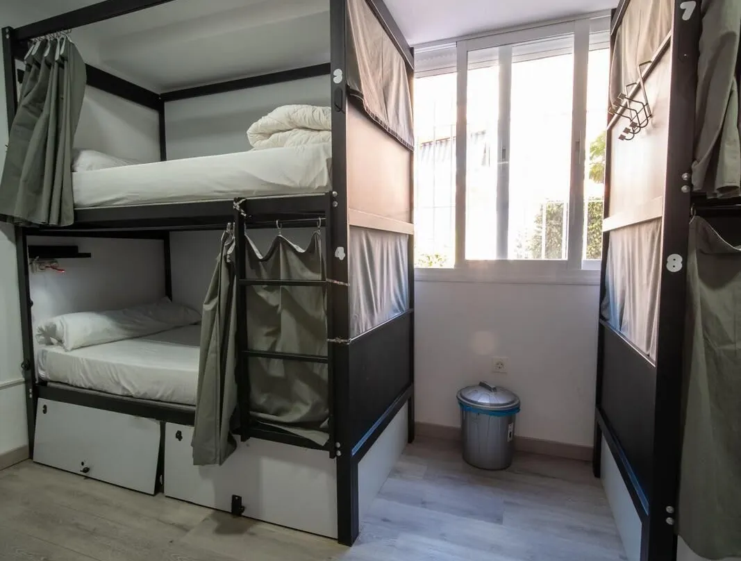Be Happy Hostel - Albergue En El Centro De Nerja - 內爾哈
