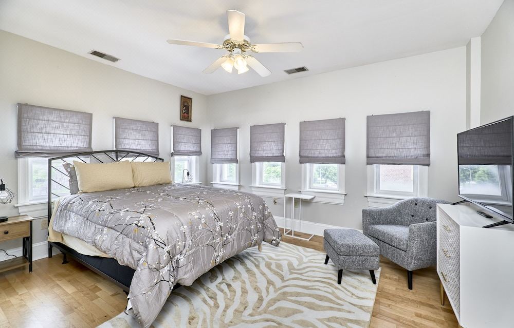 Grand Center Apartments - St. Louis