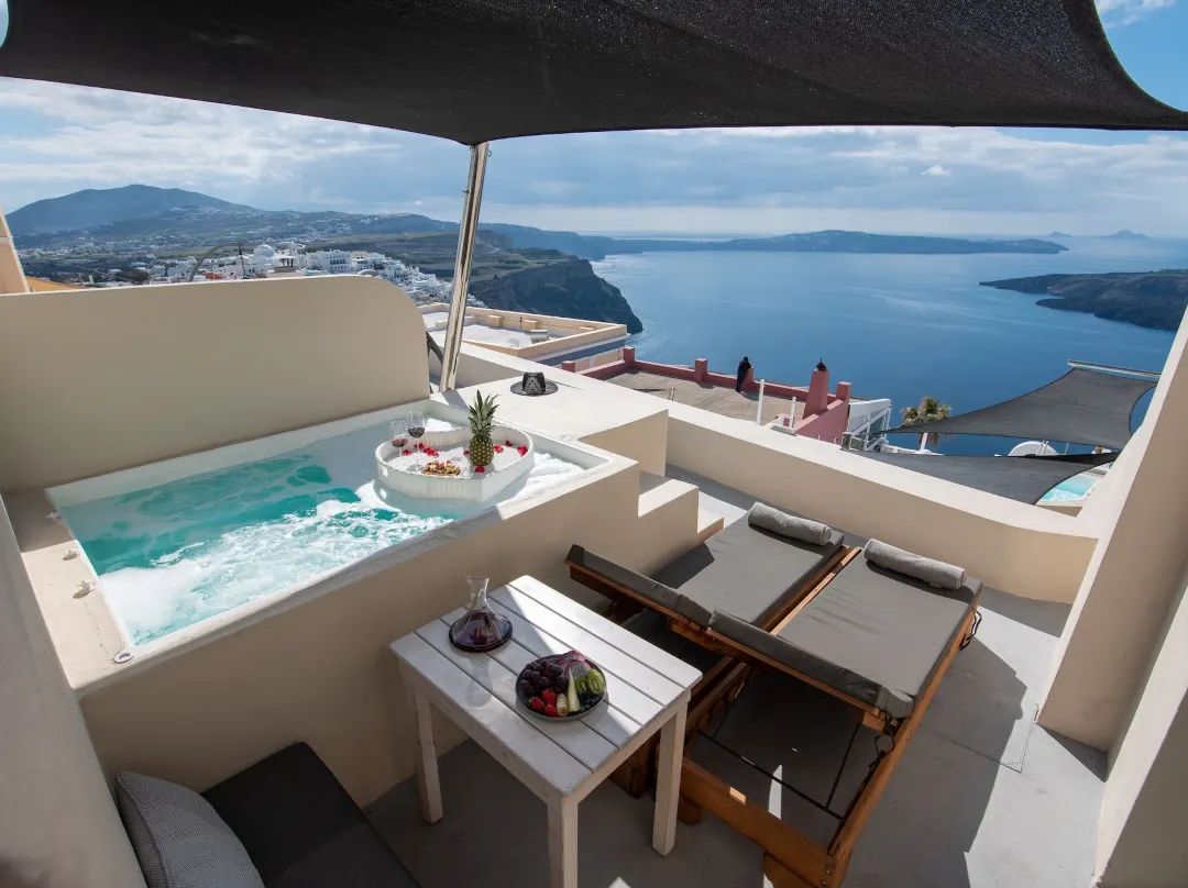 Caldera Cliff Illusion - Santorini
