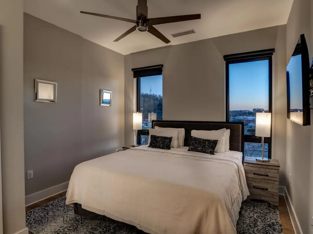 Downtown Asheville Southwest Mountain Views - Asheville