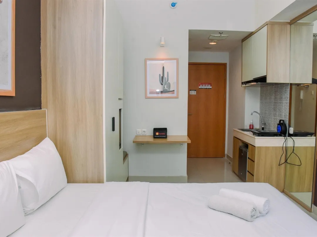 Comfy Studio Room At Evenciio Margonda Apartment - Depok