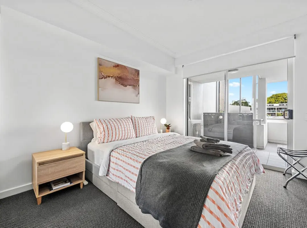 Prime Position! 3bed/2bath/1car ~ 10mins To Cbd - Brisbane