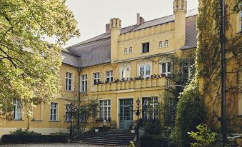 Schloss Wartin, Casekow - 2025 Latest Prices & Deals | Trip.com
