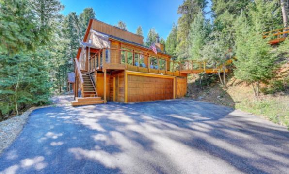Private Luxury Retreat in Evergreen, Hot Tub + Multiple Decks (Clear ...