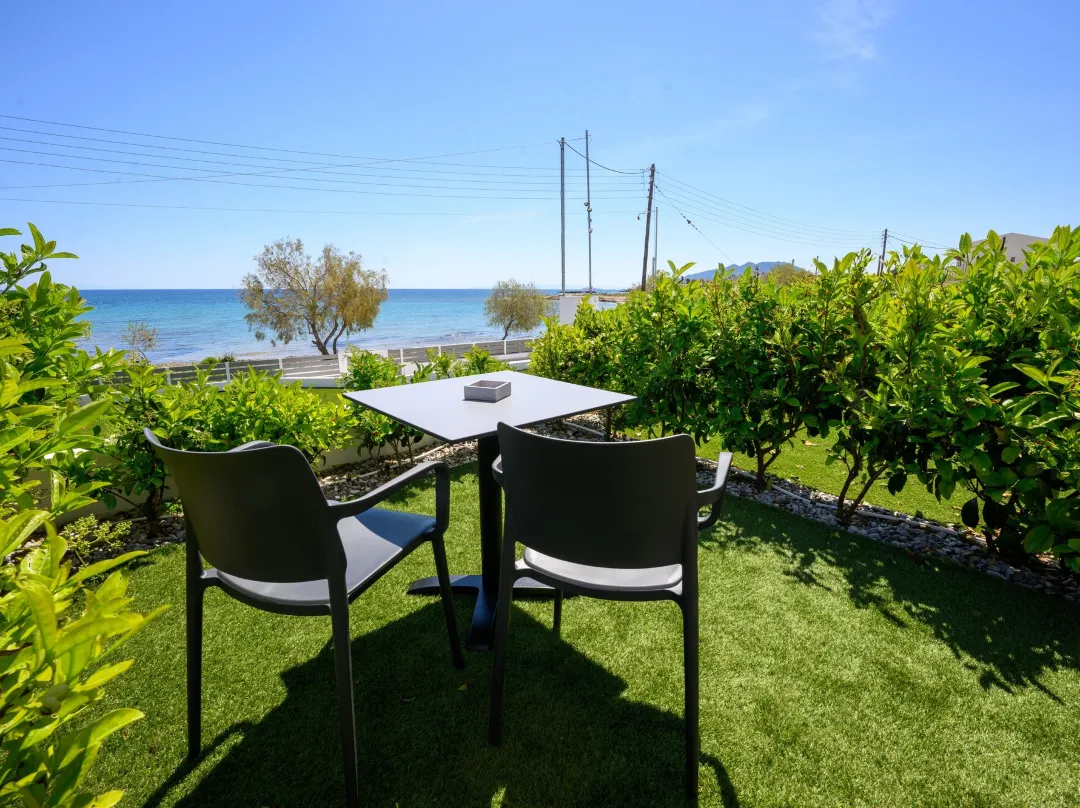 Cubes On The Beach Athens Airport - Луца