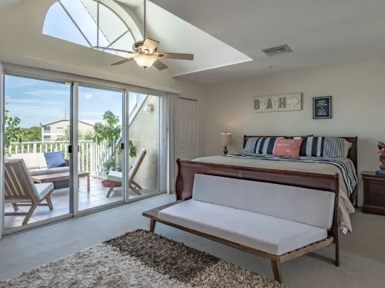 Charming Waterfront Retreat With Balconies - Cozy Hideaway - Englewood, FL