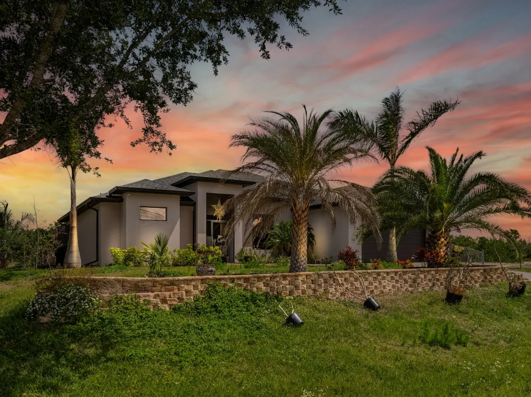 Heated Saltwater Pool And Stunning Water Views - Gorgeous Oasis - Cape Coral, FL