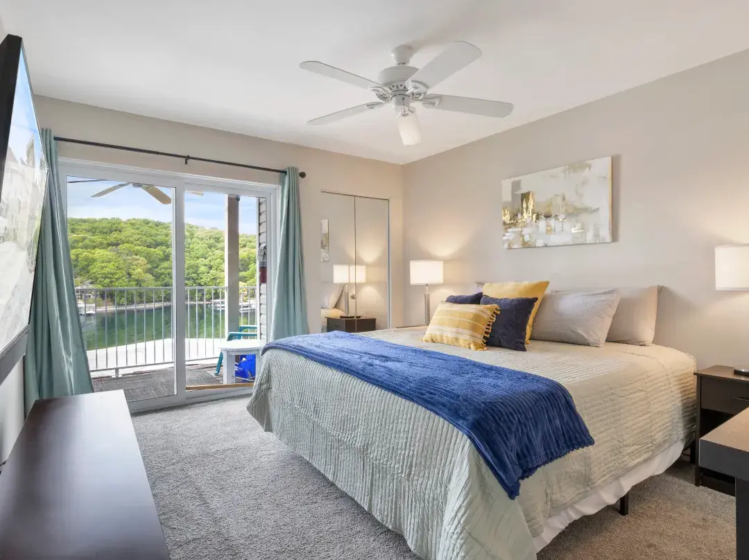 Spacious Deck And Breathtaking Views - Stunning Serene Retreat - Osage Beach