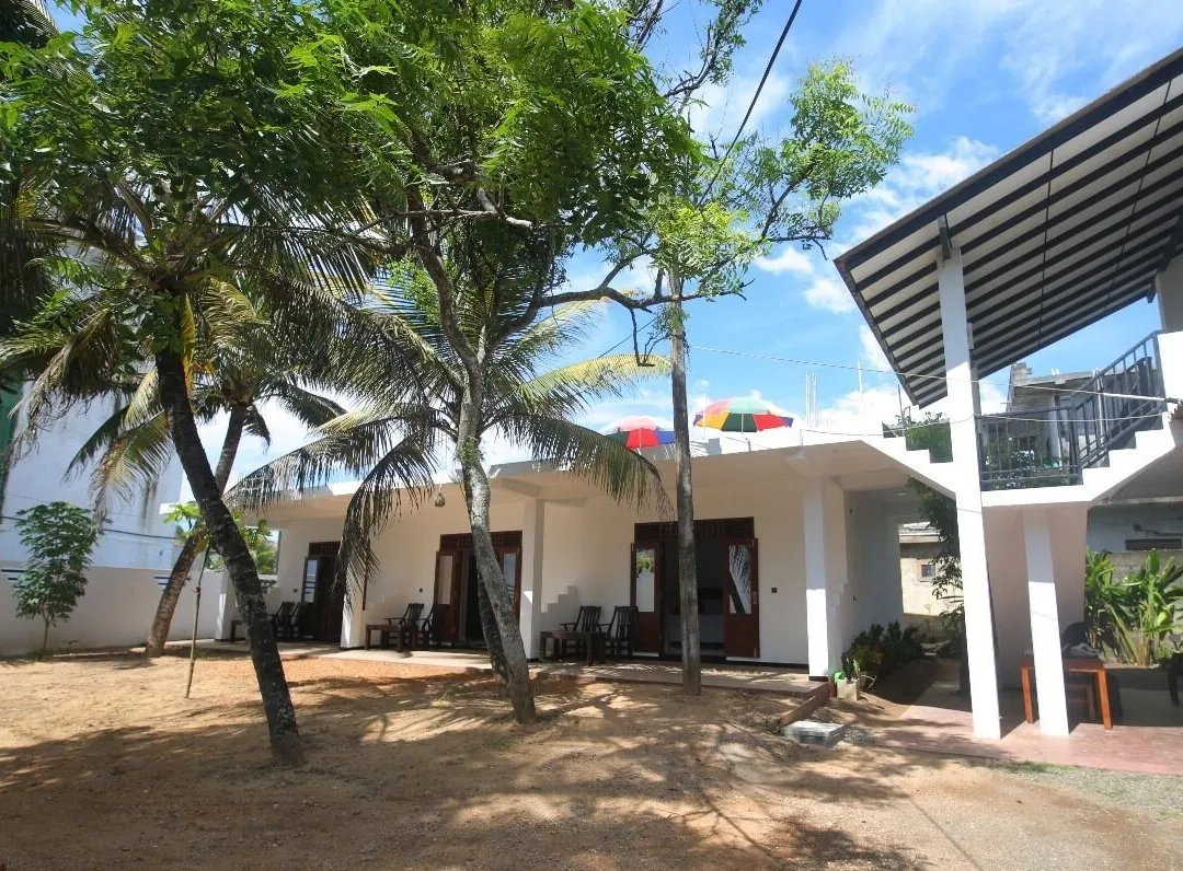 Aliya Aliya Hikkaduwa - Hikkaduwa